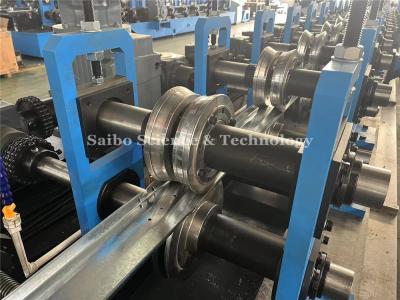 China Máquina de moldagem automática de rolos de chapéu de 90 graus com alimentação e perfuração por servo à venda