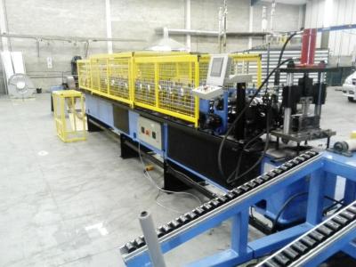 中国 カスタマイズされた電圧は機械、169mmの幅を形作る鋼鉄スタッド ロールに電流を通しました 販売のため