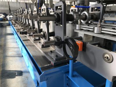 China Rolo dobro do telhado do metal do chapéu alto de Decoiler da cabeça que forma a movimentação da máquina pela caixa de engrenagens à venda