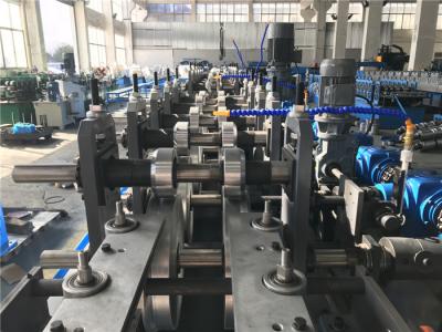 China Rolo dobro do telhado do metal do chapéu alto de Decoiler da cabeça que forma a movimentação da máquina pela caixa de engrenagens à venda