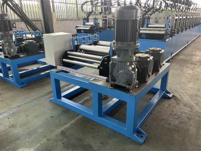 Cina 5T Decoiler idraulico Solar C Purlin Roll Forming Machine con 10 stazioni di punzonatura in vendita