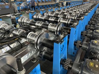 Cina Pre-taglio idraulico pavimento Deck Roll Forming Machine completamente personalizzato in vendita