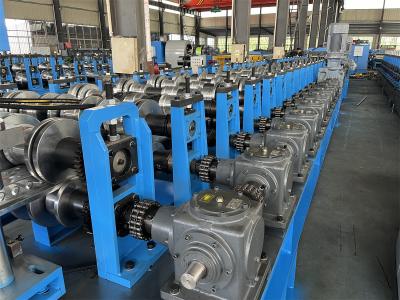 Cina Pre-taglio idraulico pavimento Deck Roll Forming Machine completamente personalizzato in vendita