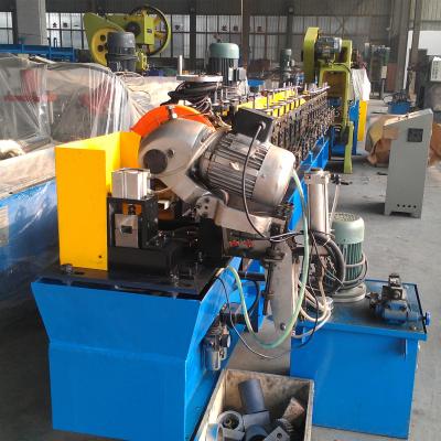 Cina I ciechi tipo a cassetta recintano Roll Forming Machine 3T Decoiler idraulico in vendita