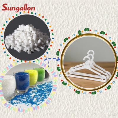 Китай Техническая поддержка завода: частицы покрытия для вешалок из ТПЭ, легкая обработка и индивидуальный цвет для литья под давлением продается