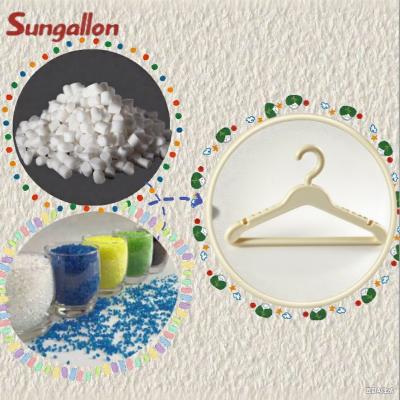 Китай Техническая поддержка завода: частицы покрытия для вешалок из ТПЭ, легкая обработка и индивидуальный цвет для литья под давлением продается