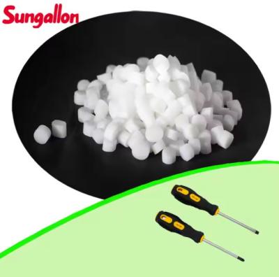 Китай TPE гранулы для индивидуальной твердости в ручках электроинструментов и автомобильных деталях. Доступен индивидуальный цвет. продается