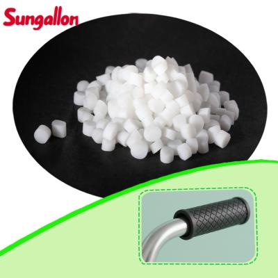 Китай TPE гранулы для индивидуальной твердости в ручках электроинструментов и автомобильных деталях. Доступен индивидуальный цвет. продается