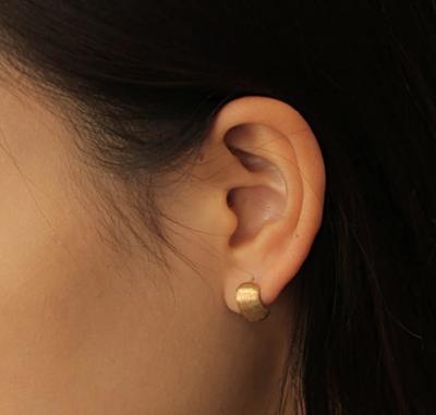 China Rose Gold 18K Au750 For Women Engagement Earrings And Gold Wedding Band Solid Gold Simple Glaze Earrings 8.35*11mm Jewel for sale