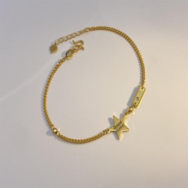 Quality Sophisticated 18K Solid Gold Heart Bracelet for sale