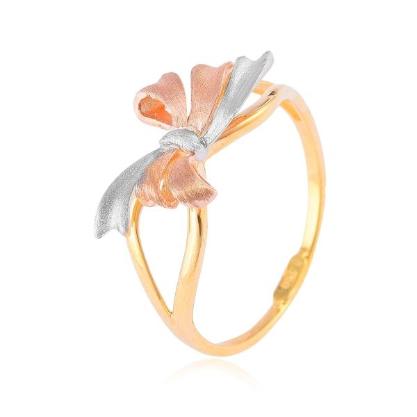 Quality 18kt Gold Engagement Ring: The Ultimate Symbol of Love and Class for sale