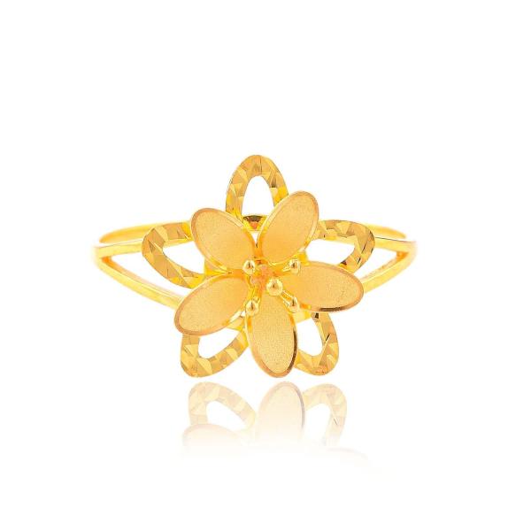 Quality Timeless 18kt Gold Ring: The Perfect Luxury Gift for Her for sale