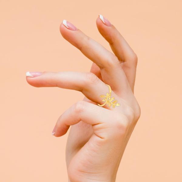 Quality 18kt Gold Wedding Ring: Where Luxury Meets Lasting Love for sale