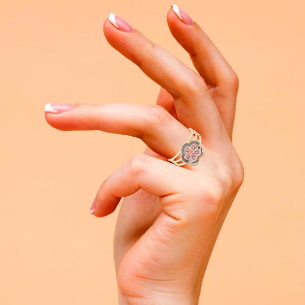 Quality Handcrafted 18kt Gold Rings: Luxury Jewelry with Timeless Appeal for sale