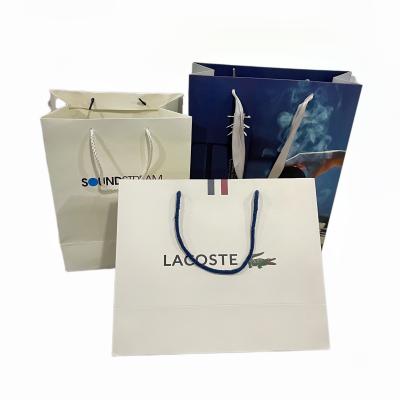 Cina Ordine personalizzato accettato Borsa di carta a manica lunga con logo e design di lusso in vendita