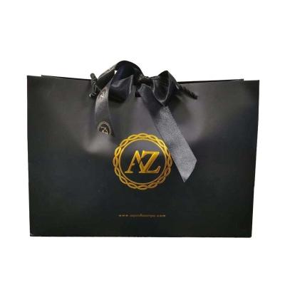 Cina Migliora il tuo imballaggio con la nostra borsa di carta nera matta di lusso in vendita