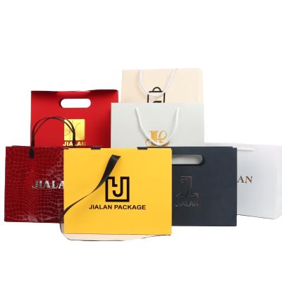 Cina Gioielli Borsa da shopping in carta regalo con logo personalizzato e maniglia di lunghezza della mano Design di lusso in vendita