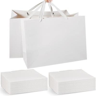 Cina Sacchetto di carta di lusso imballaggio regalo con taglia personalizzata e maniglia del nastro in vendita