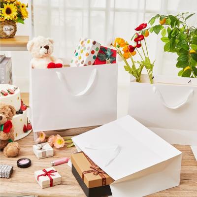 Cina Sacchetto di carta di lusso imballaggio regalo con taglia personalizzata e maniglia del nastro in vendita