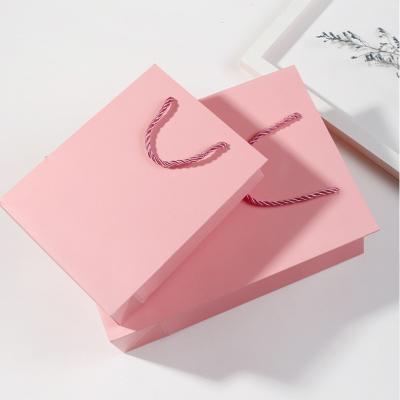Cina CMYK 4 colori Offset di stampa carta sacchetto con maniglie per i regali personalizzati imballaggio per lo shopping in vendita