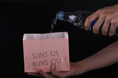 Cina Sacchetto di carta kraft impermeabile per pane da forno con stampa in gravura e finestra di plastica in vendita