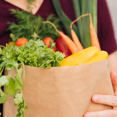 Cina Eco-friendly Frutta fresca ortaggi Imballaggio Sacchetto di carta kraft con design di lusso in vendita