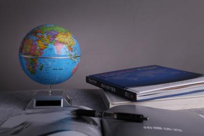 Cina Globo da scrivania a energia solare decorativo per studenti Risparmio energetico in vendita