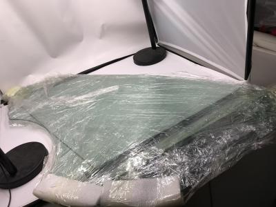 China MOVING SIDE GLASS - FRONT DOOR - LEFT HAND - ASSYMETRIC LAMINATED  FOR MY -2024 1582616-01-A for sale