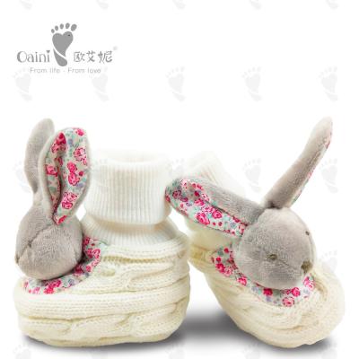 China Comfortabele pluche babyschoenen 9 cm babybaby warme witte konijnenschoenen Te koop
