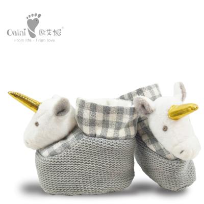 China Grijze zachte schattige pluche babyschoenen baby witte eenhoorn hoofd babyjongensschoenen Te koop