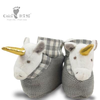 China Grijze zachte schattige pluche babyschoenen baby witte eenhoorn hoofd babyjongensschoenen Te koop