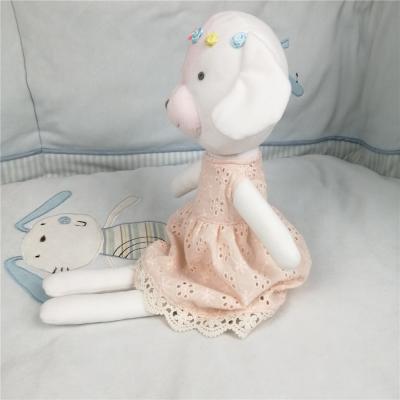 Cina OAINI ODM OEM Custom Toddlers Stuffed Elephant Rattle Cotton Plush Toy in vendita