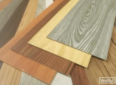 Cina Strato di legno 0.07mm di usura della pavimentazione 2.0mm del vinile di resistenza al fuoco LVT in vendita
