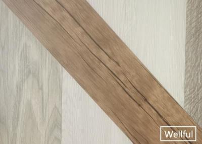China 1.2mm/1.5mm/1.8mm maakte het Zelfwater van de Stok Vinylbevloering Misstapweerstand ondoordringbaar Te koop