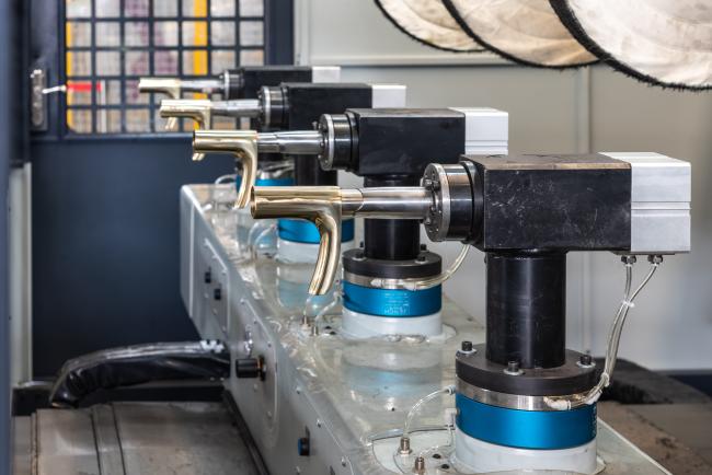 Automated polishing process in action