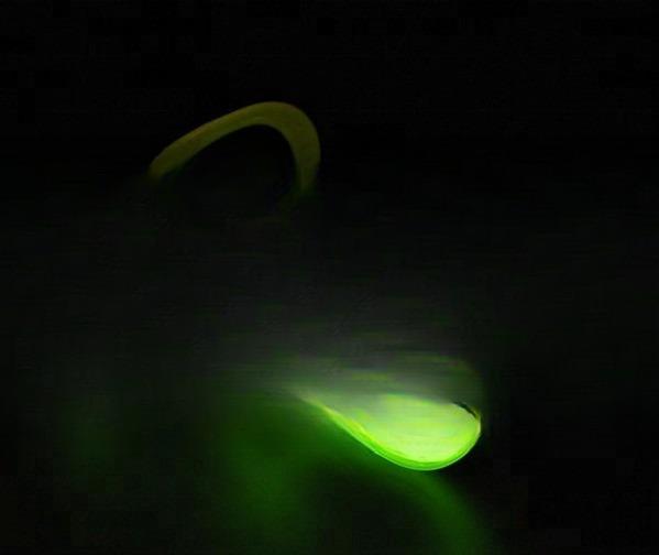 Quality Novelty Light Up Apple Shape Glow Stick with Non-toxic PE Fluorescent Liquid for sale