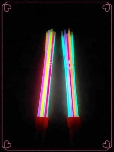 Quality 2 Years Shelf Life PE Fluorescent Liquid Glow Sticks for Outdoor Party Supply for sale