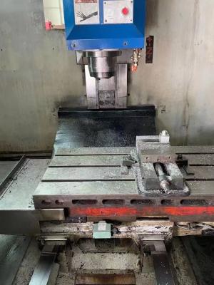 中国 使用された850三菱CNCのマシニング センター高速機械中心 販売のため