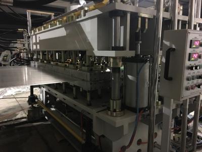 중국 전산화된 PP 빈 물결 모양 장 밀어남 선 제품 폭 2300mm 판매용