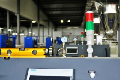 Cina Linea 260kg/H dell'estrusione dello strato di Decking della finestra del PVC WPC per i contenitori in vendita