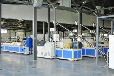 중국 목재 플라스틱 프로파일 생산 라인 단일 나사 압출기 판매용