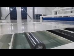 Máquinas e aparelhos para extrusão de folhas de matérias plásticas por geomembrana