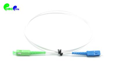 중국 SC APC - SC UPC 광섬유 헝겊 조각은 FTTH 하락 케이블을 달기를 위한 심플렉스 3.0mm 1m OS2 G657B3 백색 LSZH 재킷에 케이블을 답니다 판매용