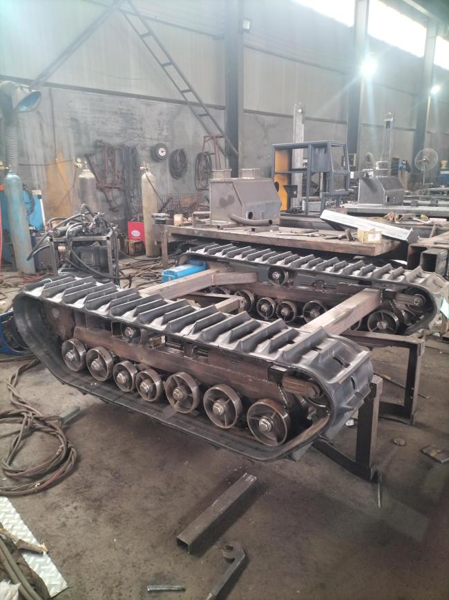 Track assembly on rough terrain