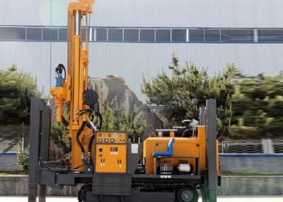 China Rotation Torque Rubber Crawler Mounted Drilling Rig 200 Meters Depth for sale