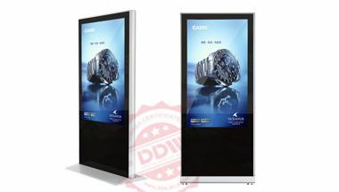 China 70” High brightness 2000 nits stand alone digital signage billboard with software licence for sale