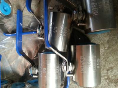Cina Costruzione di acciaio inossidabile Unibody del manuale della valvola a sfera di 2000WOG NPT in vendita