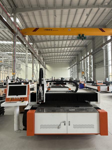 ± 0,02 mm Precisione di ripetibilità Piastra di taglio per la precisione e 0,8 g velocità accelerata