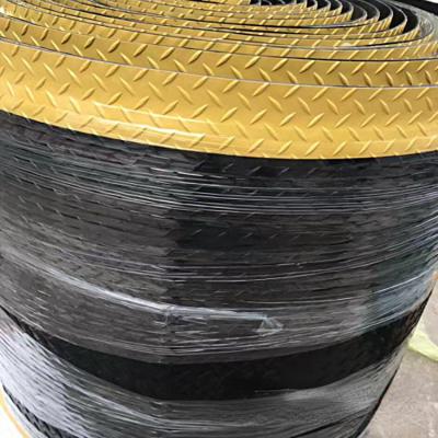 Cina 3 Layers Black And Yellow Flooring ESD Anti Fatigue Mat Professional in vendita