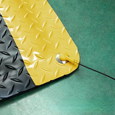 Cina 3 Layers Black And Yellow Flooring ESD Anti Fatigue Mat Professional in vendita